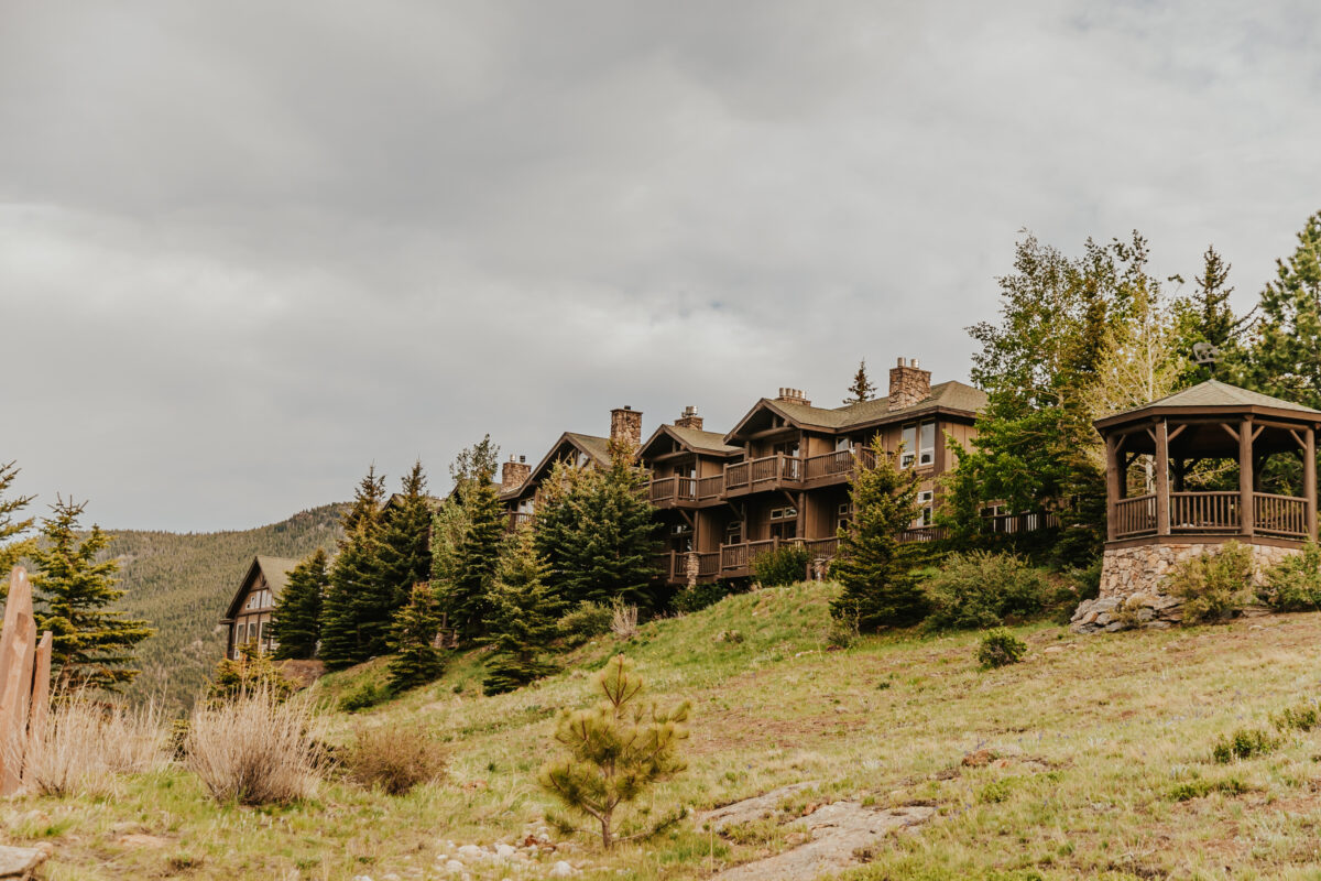 Home | Taharaa Mountain Lodge and Twin Owls Steakhouse